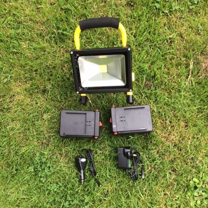 20W 12v Rechargeable Floodlight 2 x batteries